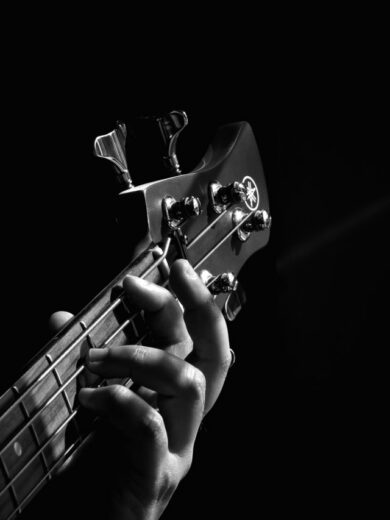 4 String Bass vs 5 String Bass - Which Guitar to Choose and Why ...