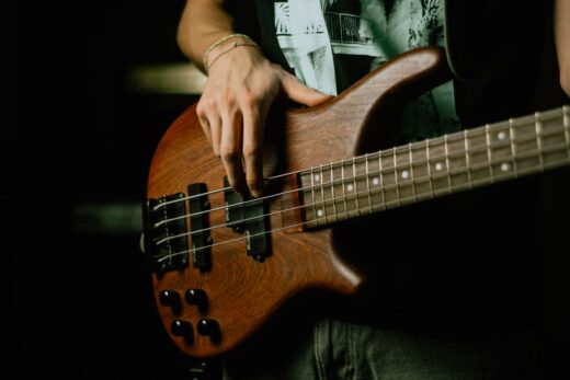 4 String Bass vs 5 String Bass - Which Guitar to Choose and Why ...
