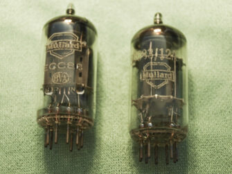 12AX7 vs 12AT7: Which Tube is Better? - Guitar Space