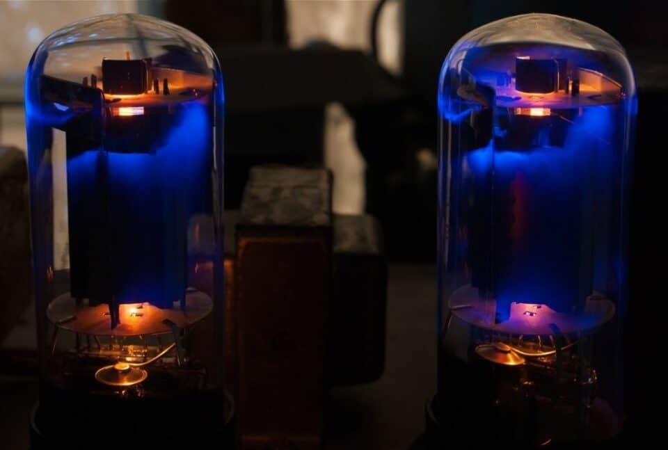 12AX7 vs 12AT7: Which Tube is Better? - Guitar Space