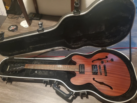 Ibanez AM93 vs Epiphone ES 335 – Semi-Hollow Body Guitar Battle ...