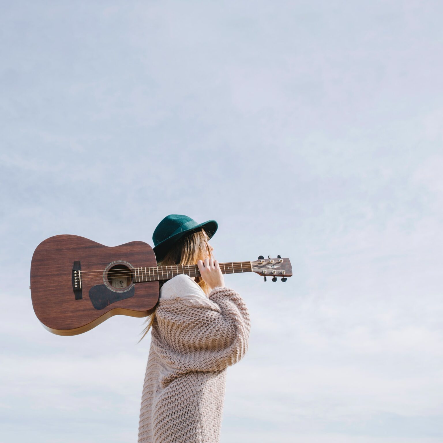 Dreadnought vs Concert: Which is a Better Acoustic Guitar Variant ...