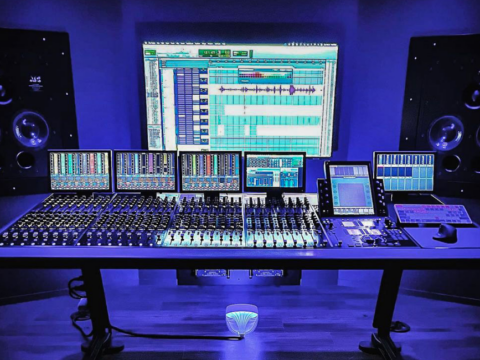 Logic Pro vs Pro Tools: Which is the Best DAW for You? - Guitar Space