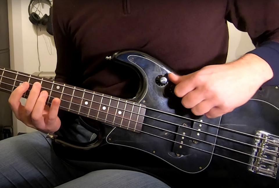 Best Left Handed Bass Guitars Guide - Guitar Space